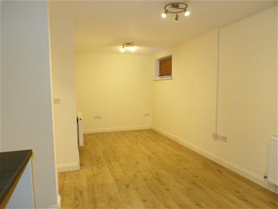 North Street, Wellington Per Calendar Month £690 p.c.m. To Let